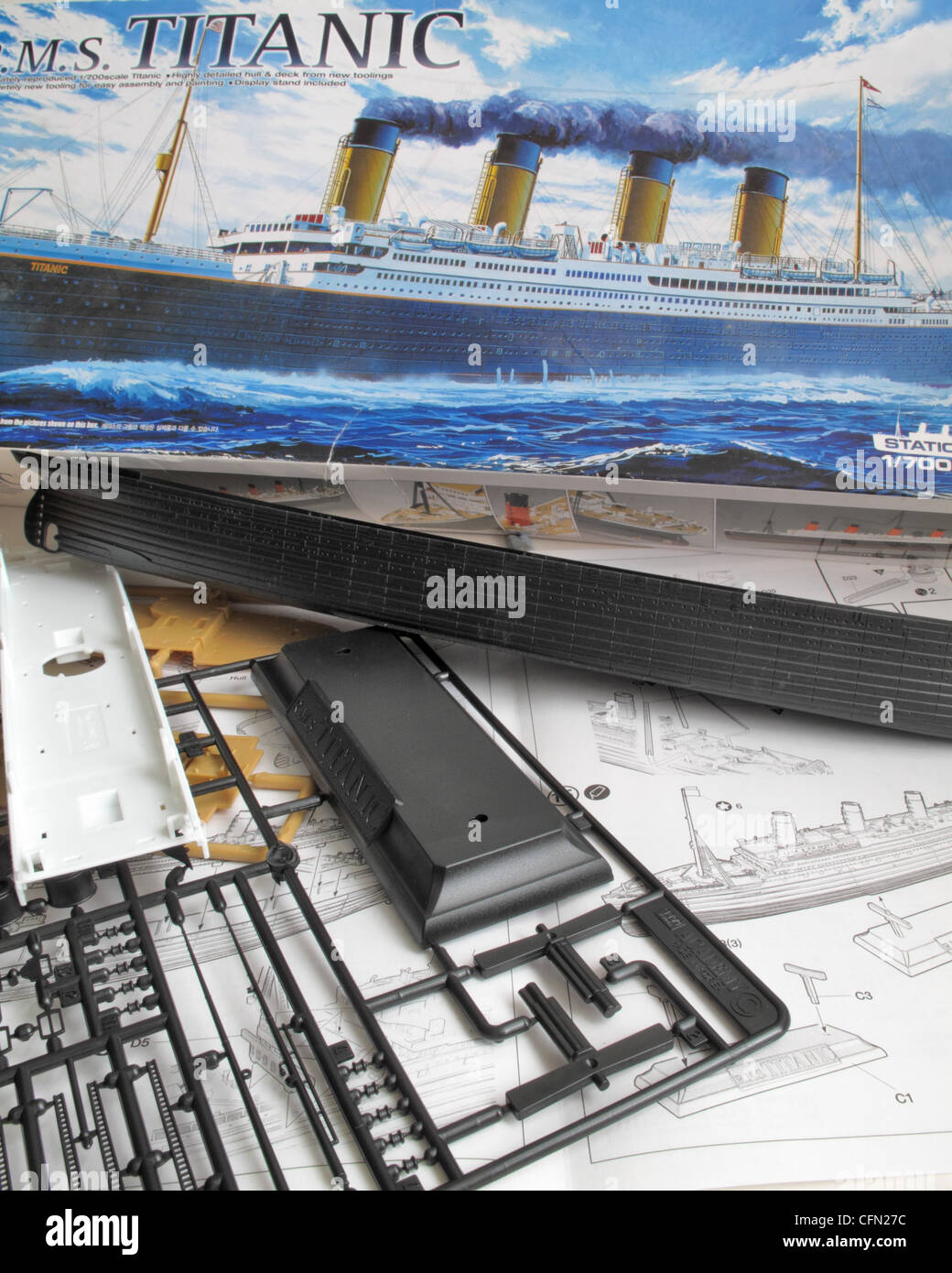 Modello Nave RMS Titanic Metallo Bianco 1:1250 — Giocattolo Collezione ...