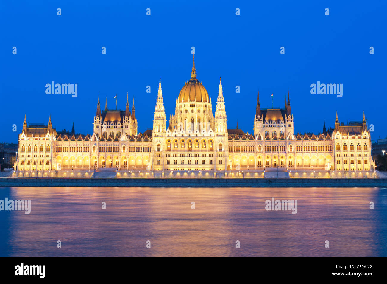 Budapest parlamento immagini e fotografie stock ad alta risoluzione - Alamy