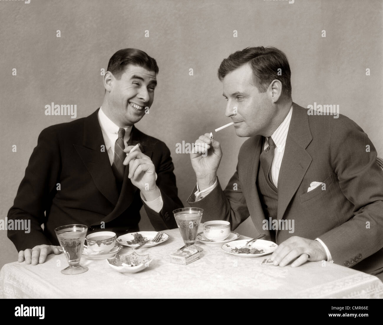 1930s two men dining eating immagini e fotografie stock ad alta ...