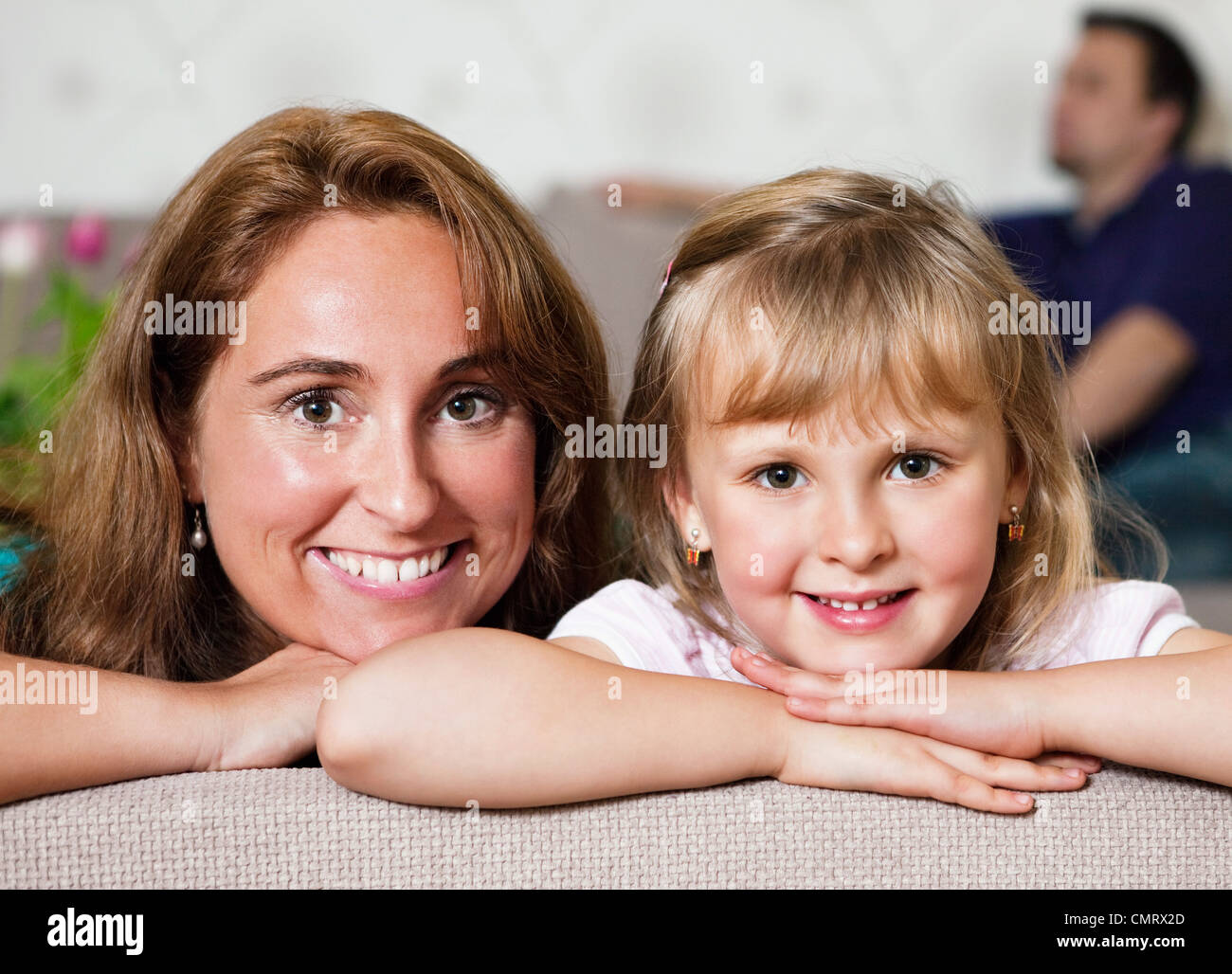 Padre madre figli figlie figlio figlia immagini e fotografie stock ad ...