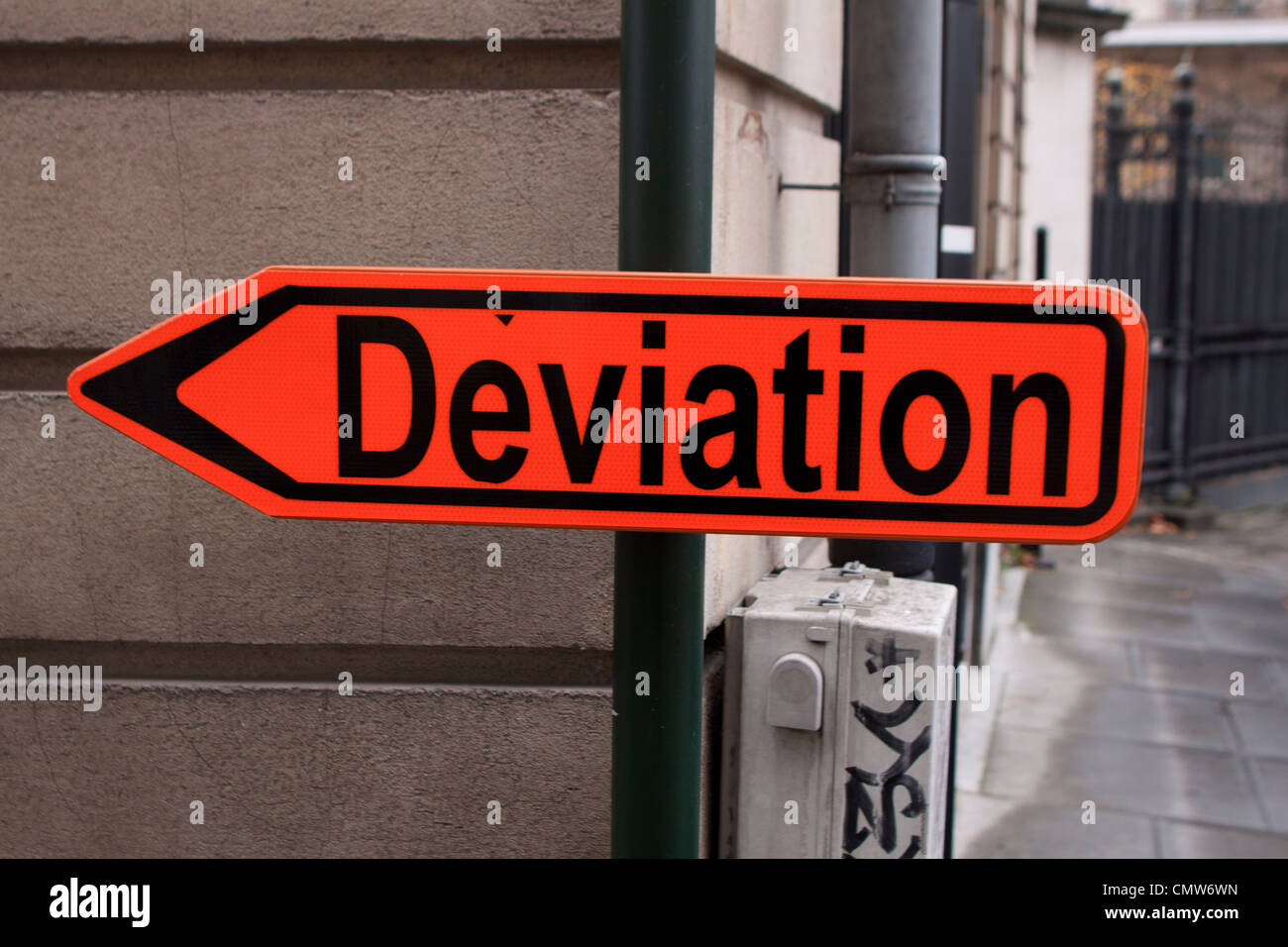 Deviation road sign immagini e fotografie stock ad alta risoluzione - Alamy