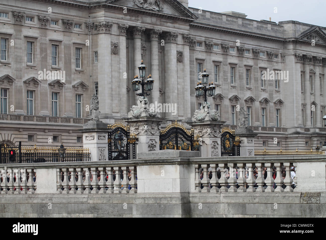 Buckingham palace wall immagini e fotografie stock ad alta risoluzione ...
