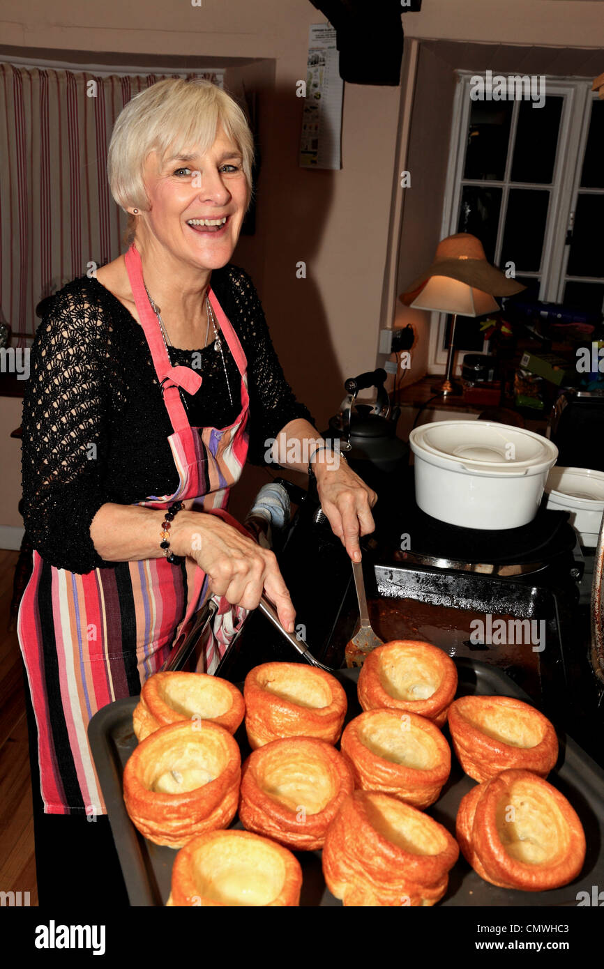 Fare i budini immagini e fotografie stock ad alta risoluzione - Alamy