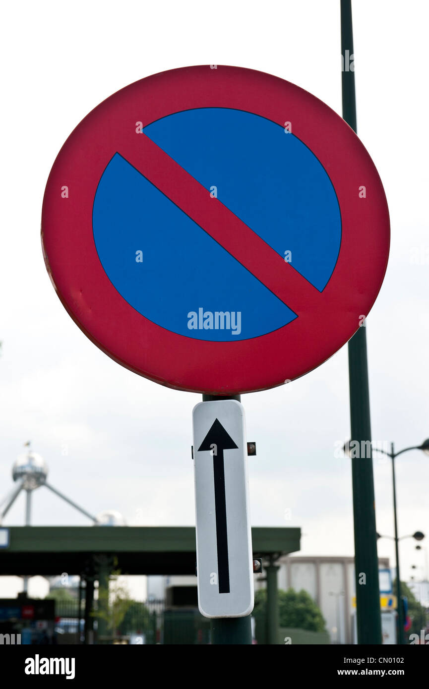 Cartello stradale cerchio blu immagini e fotografie stock ad alta ...