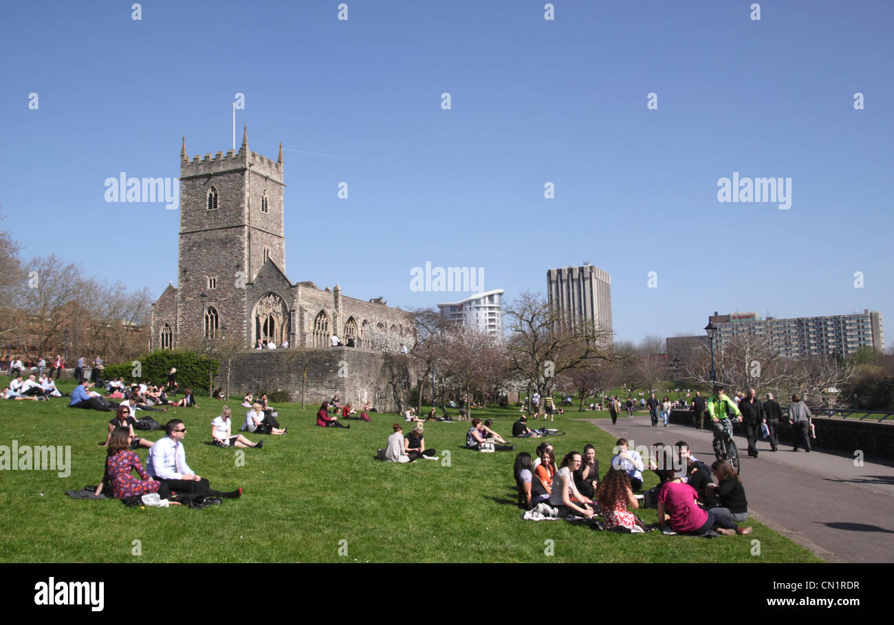 Parco del castello della chiesa di san pietro immagini e fotografie ...