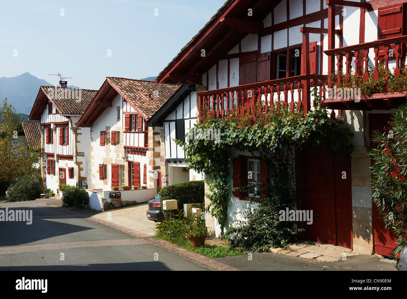 Francia, Pirenei Atlantiques, Sare, etichettati Les Plus Beaux Villages ...