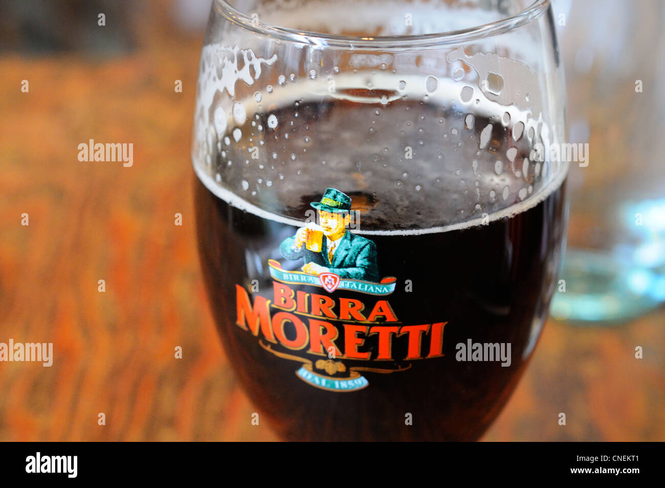 Logo birra moretti immagini e fotografie stock ad alta risoluzione - Alamy
