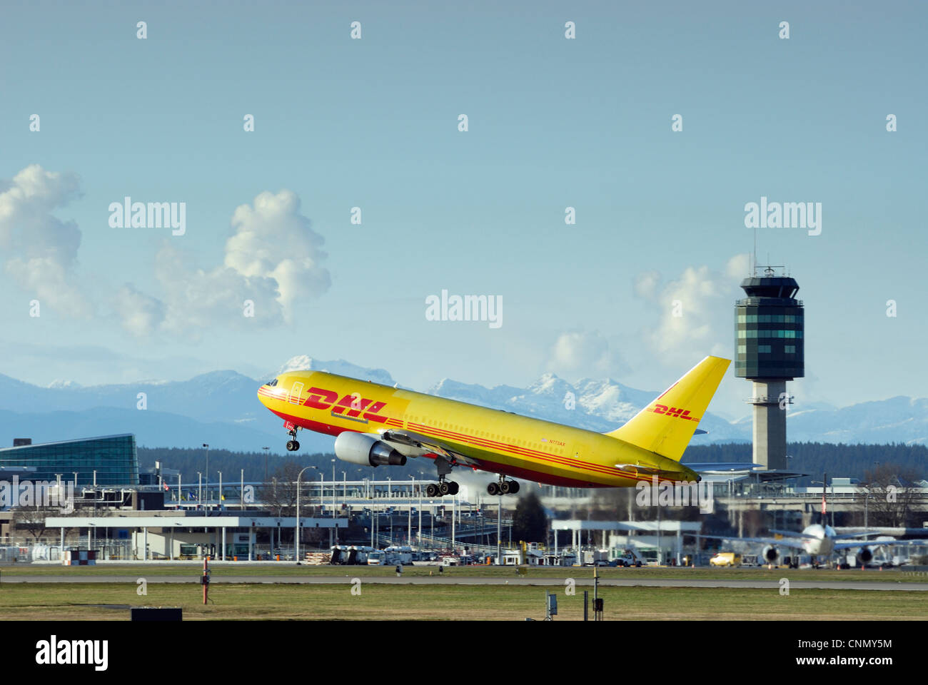 Aereo cargo dhl immagini e fotografie stock ad alta risoluzione - Alamy