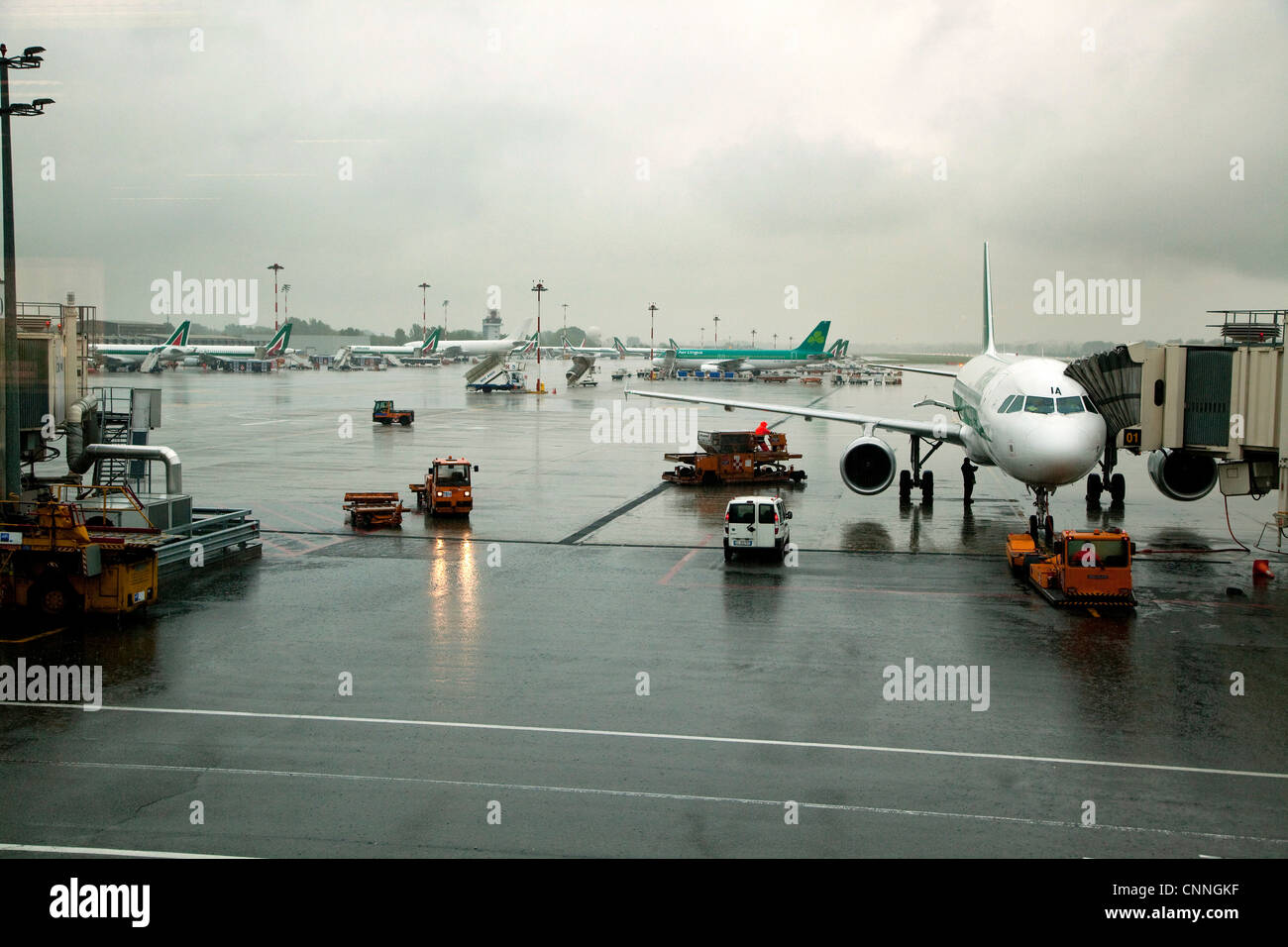 Milano linate airport immagini e fotografie stock ad alta risoluzione ...