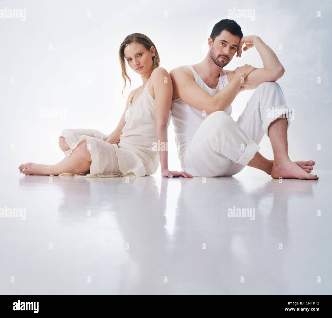 Seduti a gambe incrociate a gambe incrociate immagini e fotografie stock ad alta risoluzione - Alamy