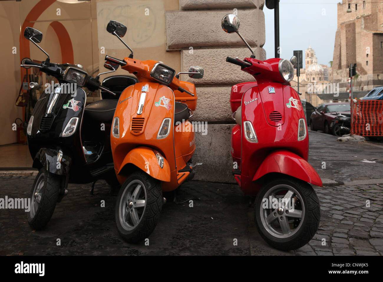 Scooters rome immagini e fotografie stock ad alta risoluzione - Alamy
