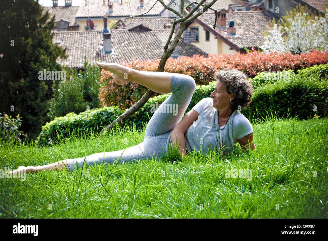 Donna 40 45 anni a gambe aperte immagini e fotografie stock ad alta risoluzione - Alamy