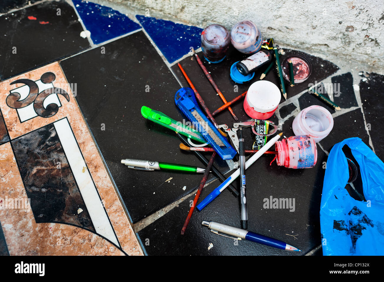 Un pittore della marcia visto su selaron's scale, un mosaico scalinata ...