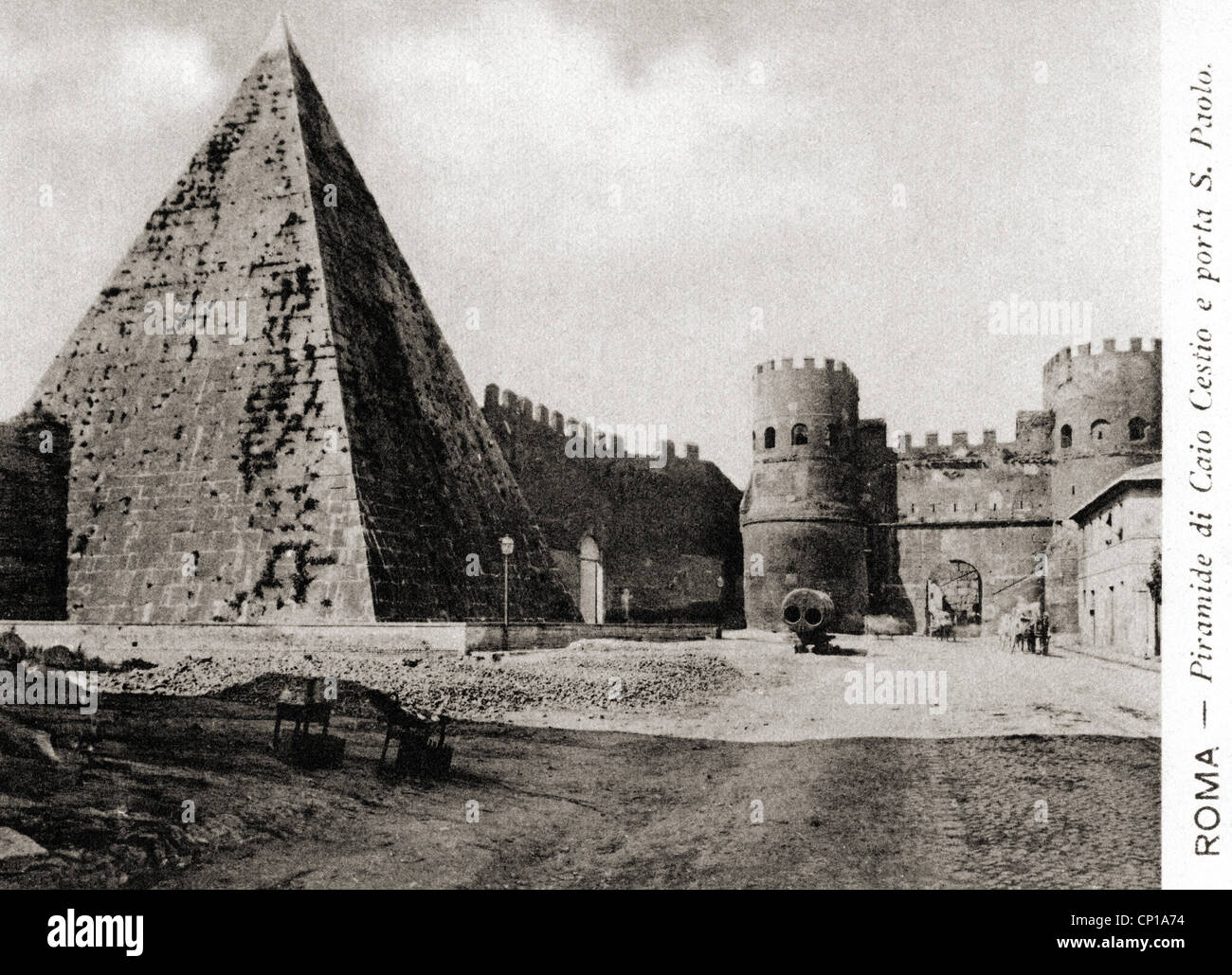 Piramide roma immagini e fotografie stock ad alta risoluzione - Alamy