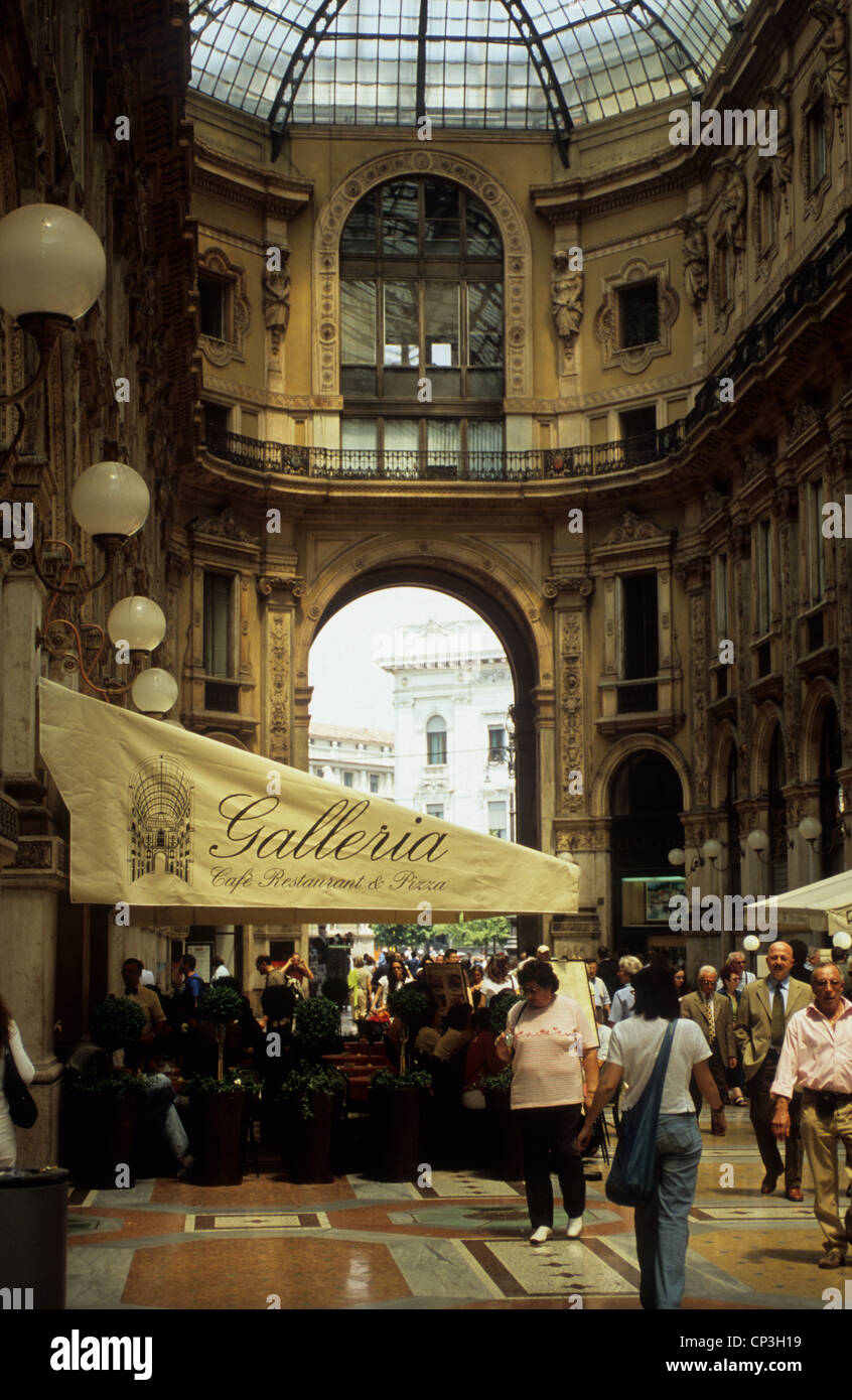Duomo milano interno immagini e fotografie stock ad alta risoluzione ...