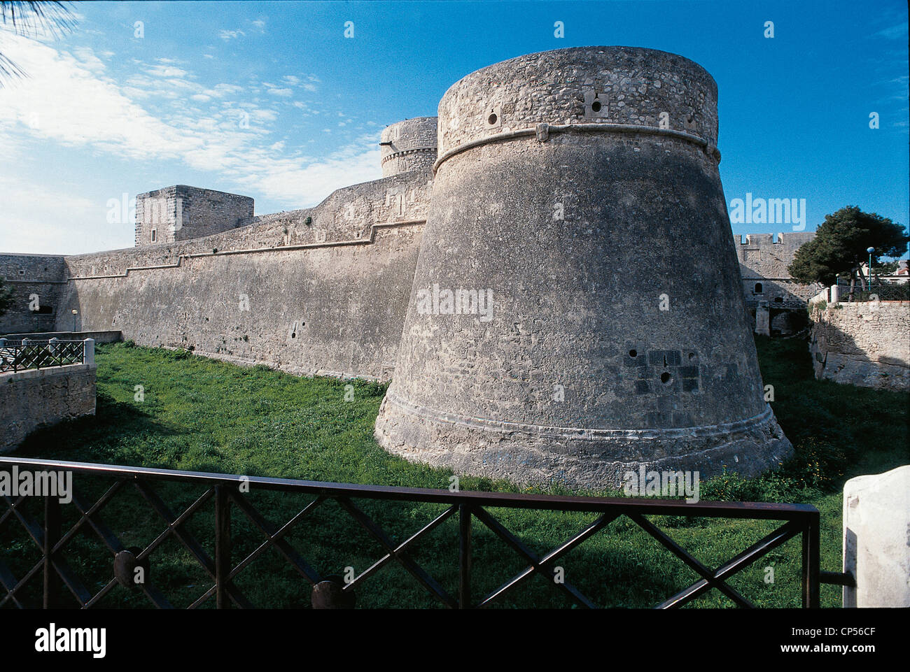 Il castello di manfredonia immagini e fotografie stock ad alta ...