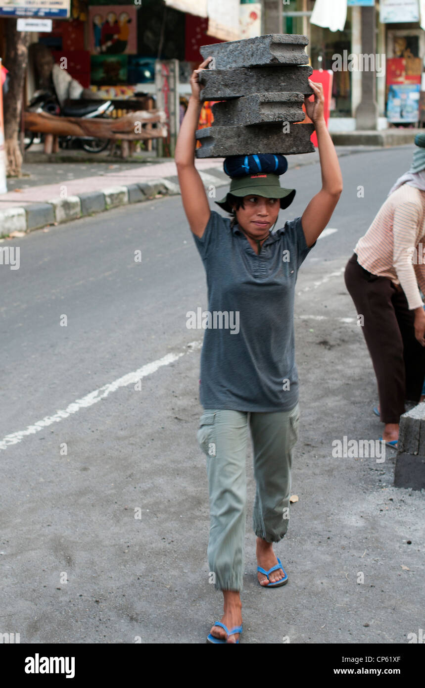 Pesanti vecchie pietre immagini e fotografie stock ad alta risoluzione ...