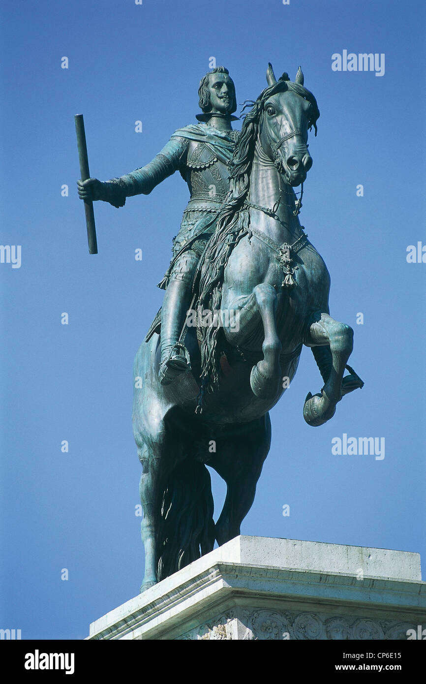 Spagna Madrid. Plaza de Oriente. Statua equestre in bronzo di Filippo ...
