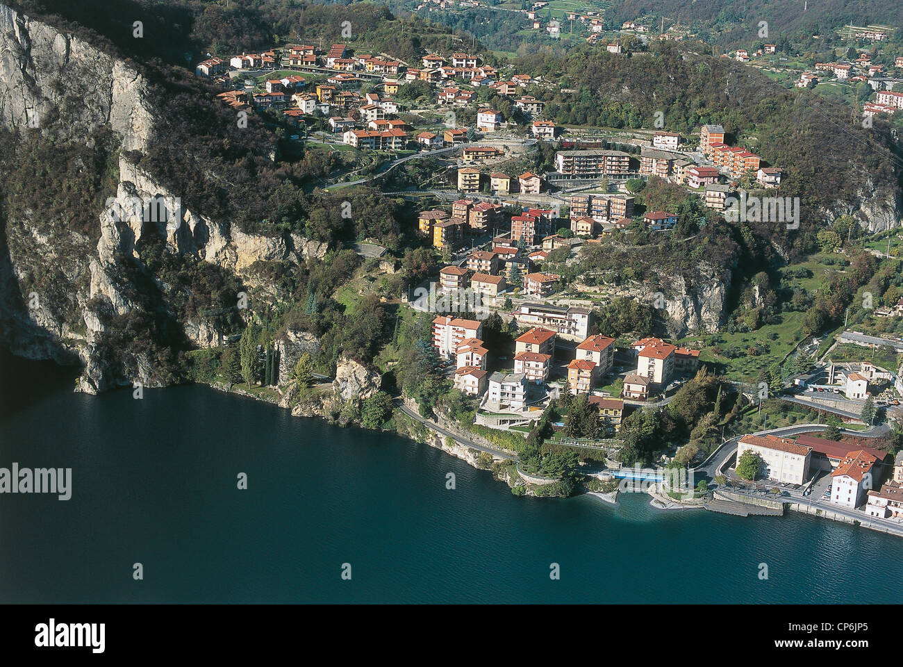 Lombardia - Lago d'Iseo. Castro (BG). Vista aerea Foto stock - Alamy