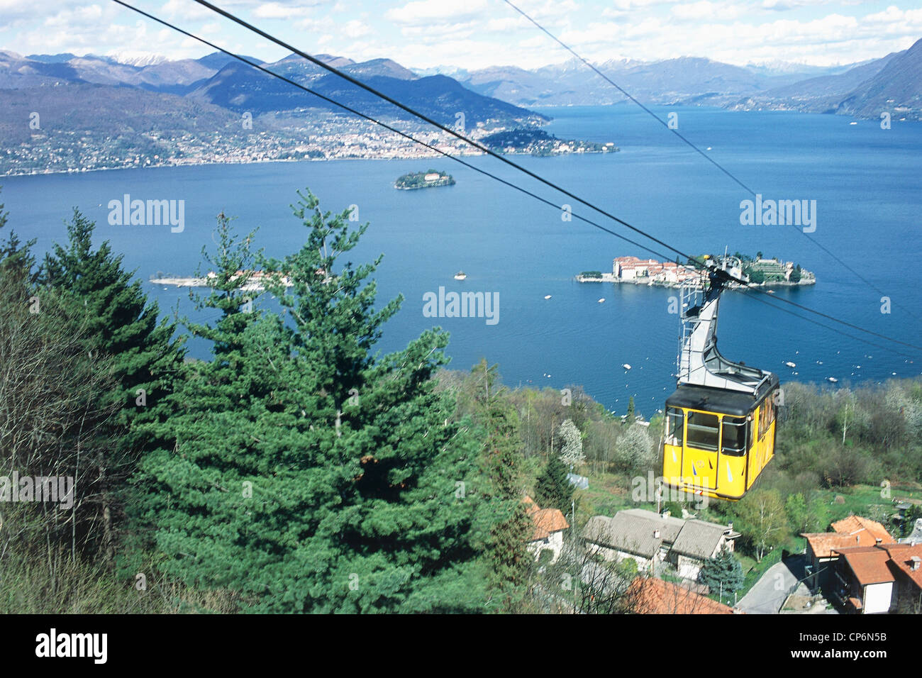 Piemonte - Lago Maggiore - Stresa (VB), la funivia per il Mottarone ...