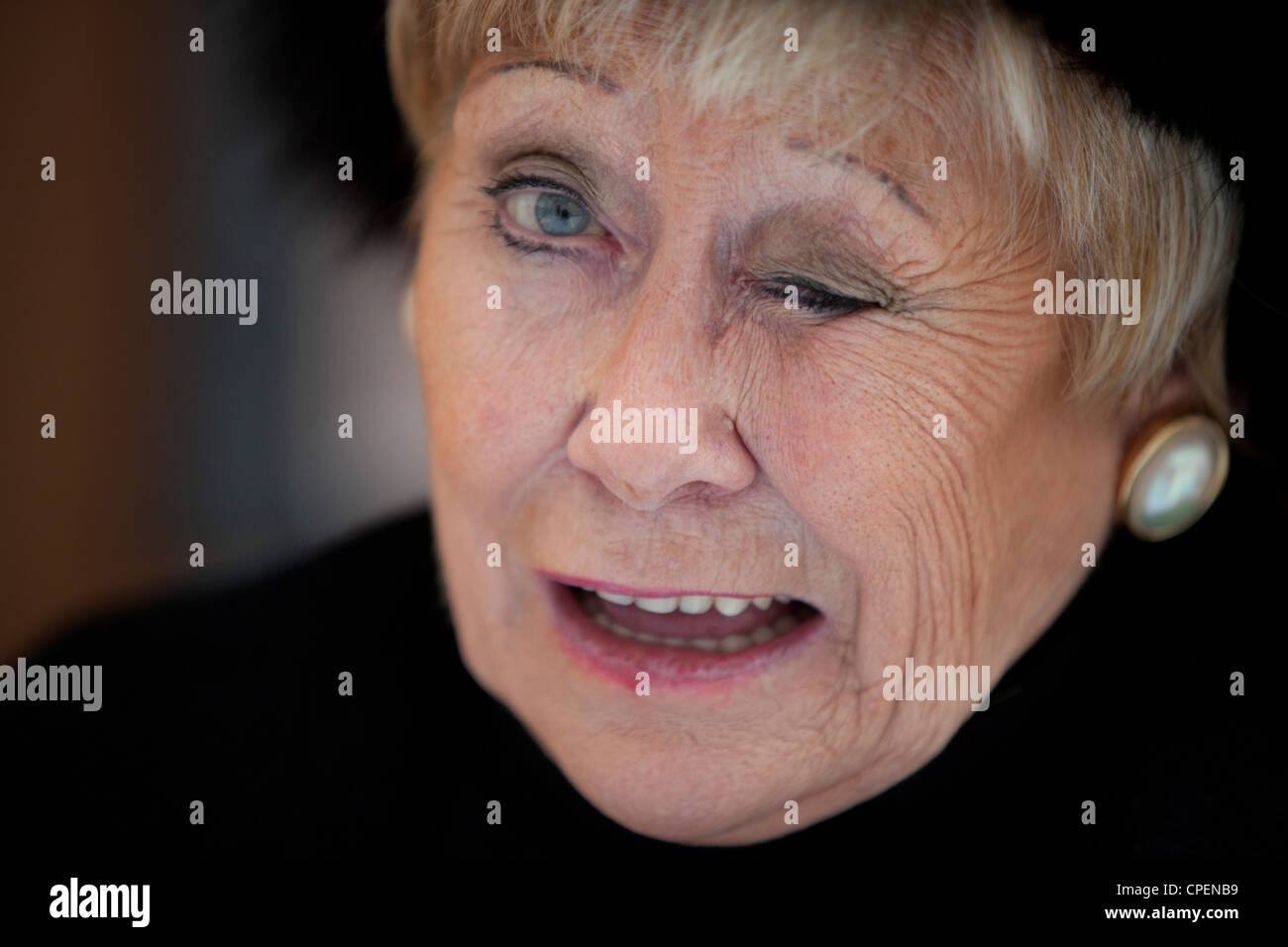 L'attrice Veronica "Vera' Duckworth svolto da Elizabeth Alba, è un ...