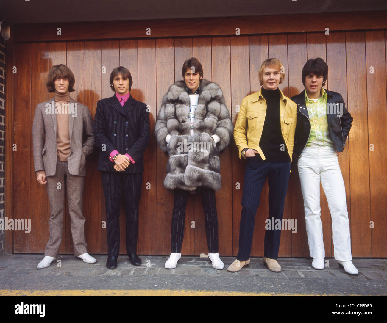 BEE GEES nel 1968. Da sinistra: Robin Gibb, Maurice Gibb, Barry Gibb ...