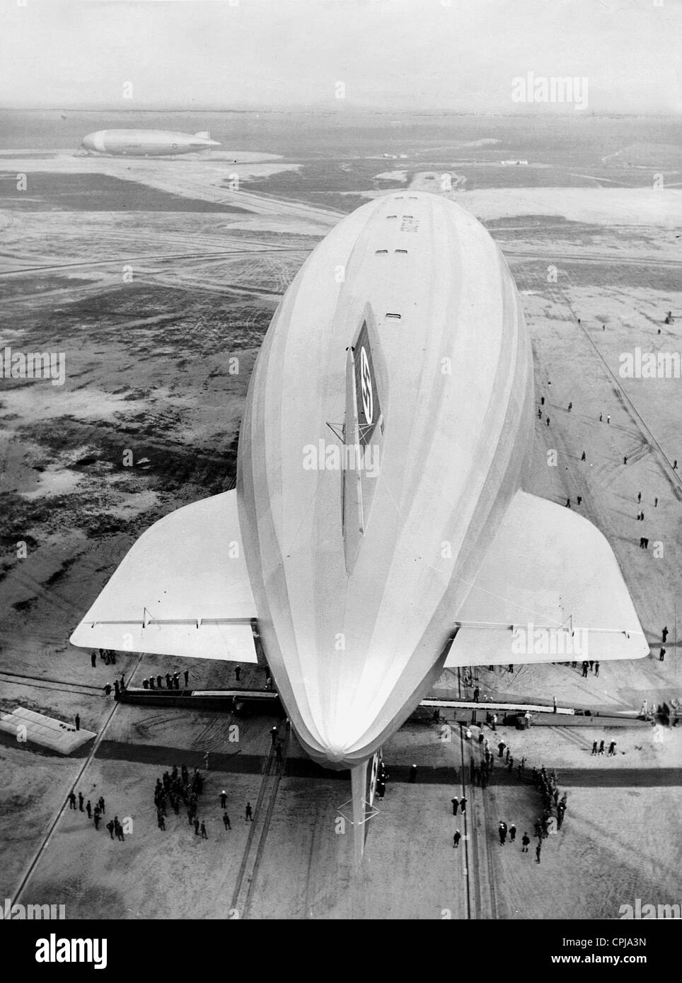 The german zeppelin lz 129 hindenburg immagini e fotografie stock ad ...