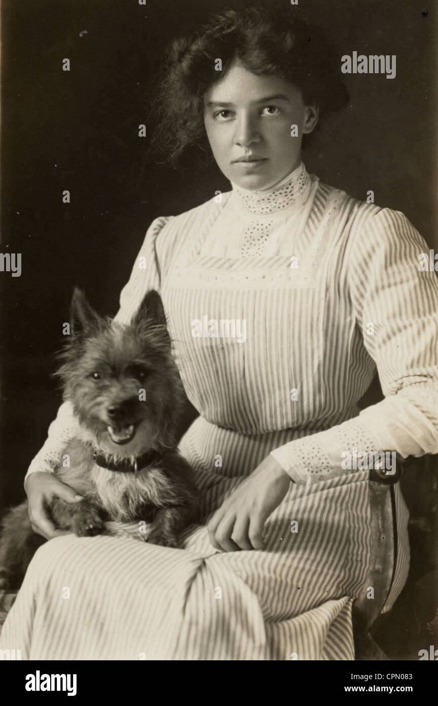 Giovane maria immagini e fotografie stock ad alta risoluzione - Alamy