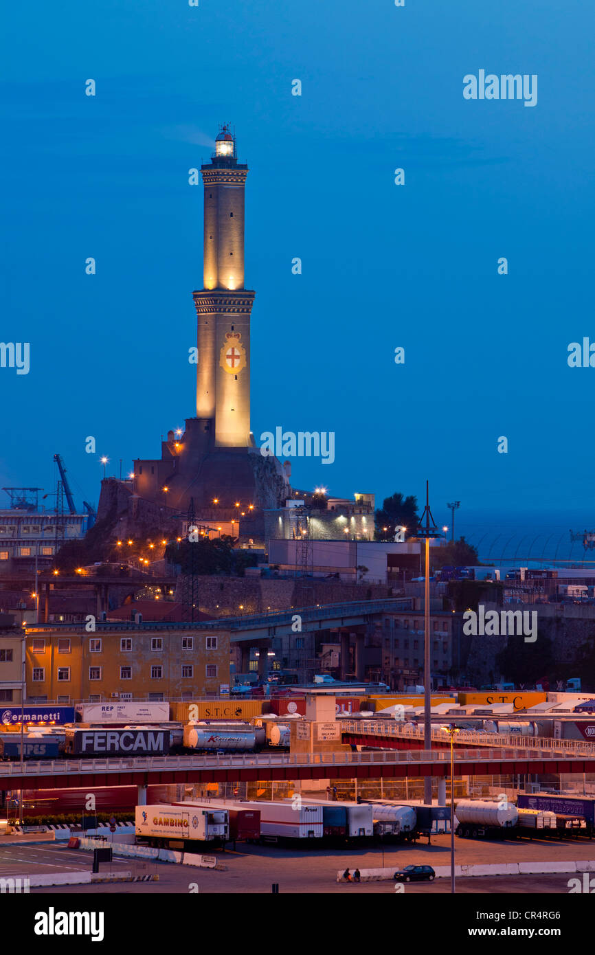 Faro di genova immagini e fotografie stock ad alta risoluzione - Alamy