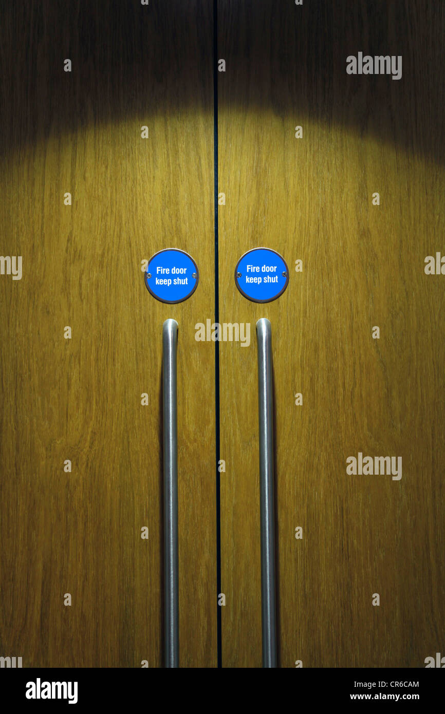 Porta chiusa immagini e fotografie stock ad alta risoluzione - Alamy