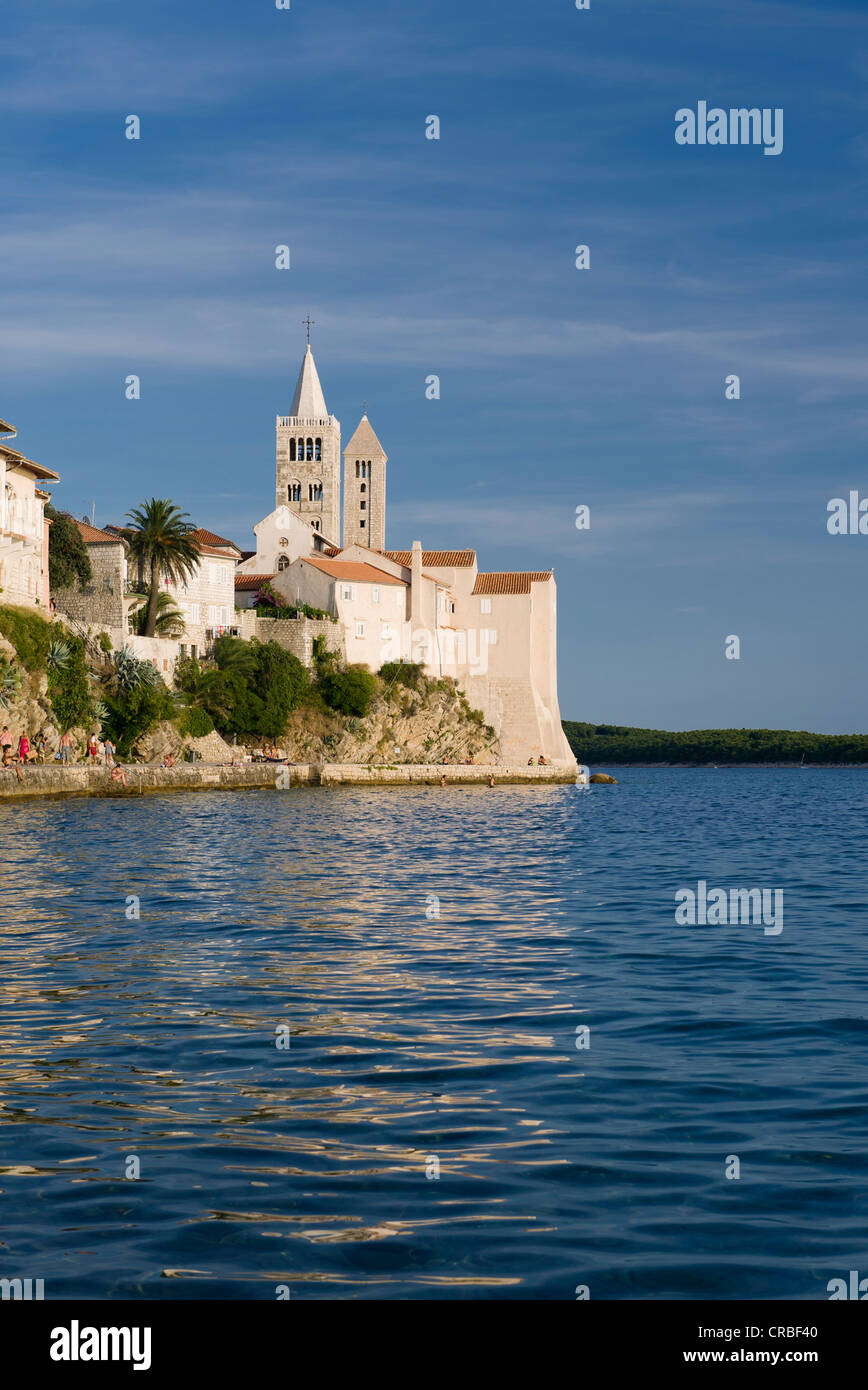 I campanili delle chiese di Santa Maria e la chiesa di St. Andrew's ...