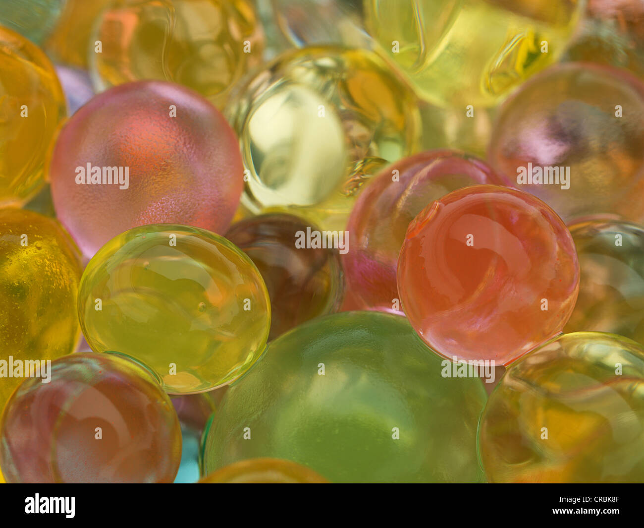 Palline colorate trasparenti immagini e fotografie stock ad alta ...
