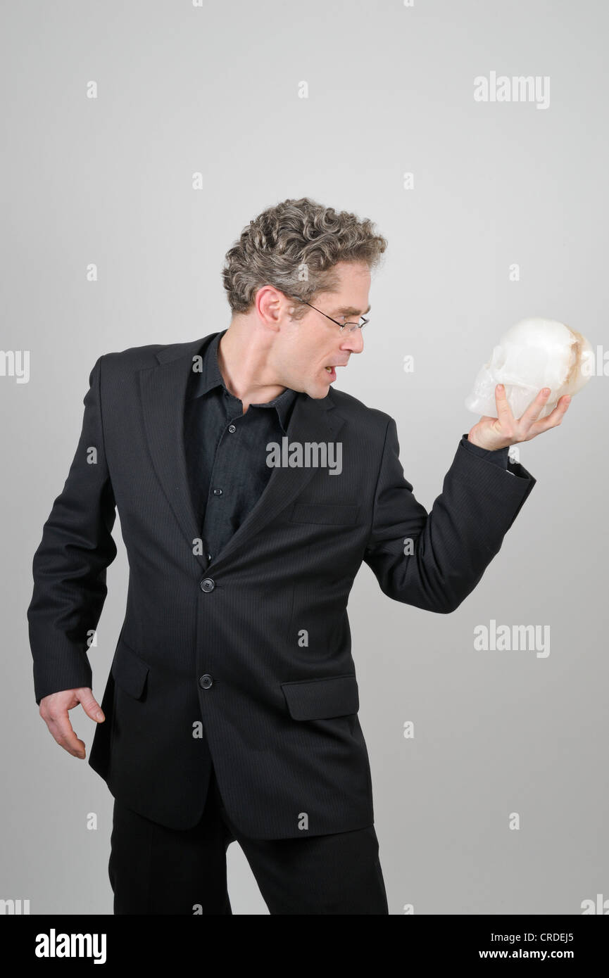 Shakespeare con in mano un teschio immagini e fotografie stock ad alta ...