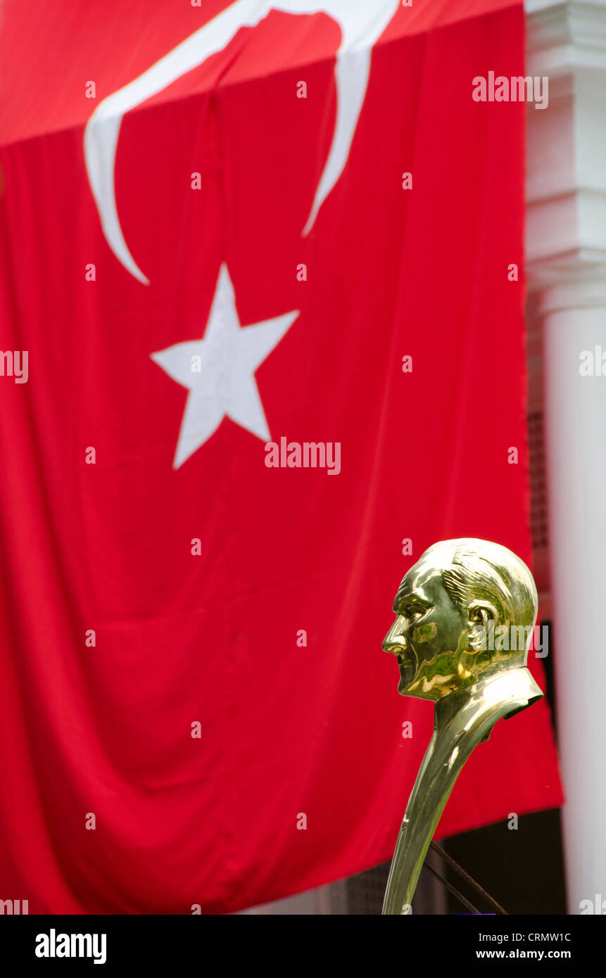 Mustafa kemal ataturk bust immagini e fotografie stock ad alta ...