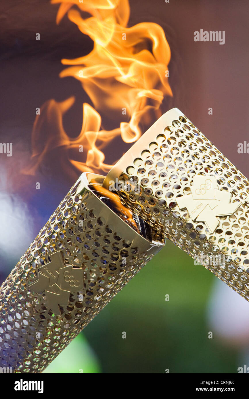 La fiamma olimpica immagini e fotografie stock ad alta risoluzione - Alamy