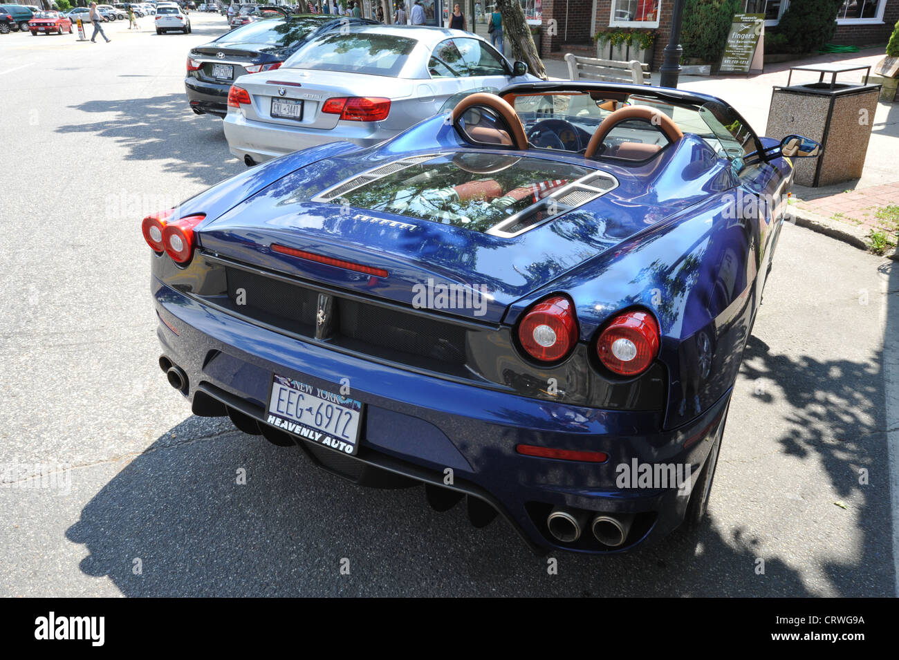 Ferrari convertible immagini e fotografie stock ad alta risoluzione - Alamy