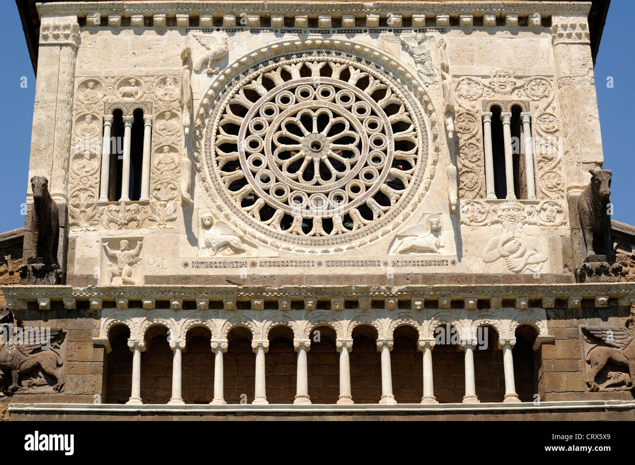 Rosone romanico immagini e fotografie stock ad alta risoluzione - Alamy