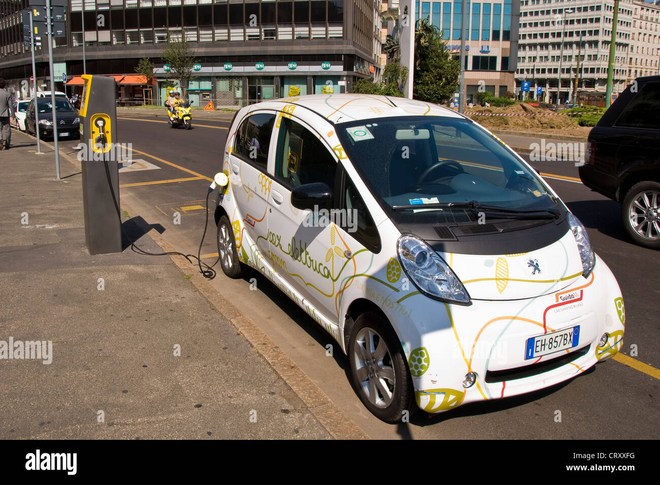 Car sharing milano immagini e fotografie stock ad alta risoluzione - Alamy