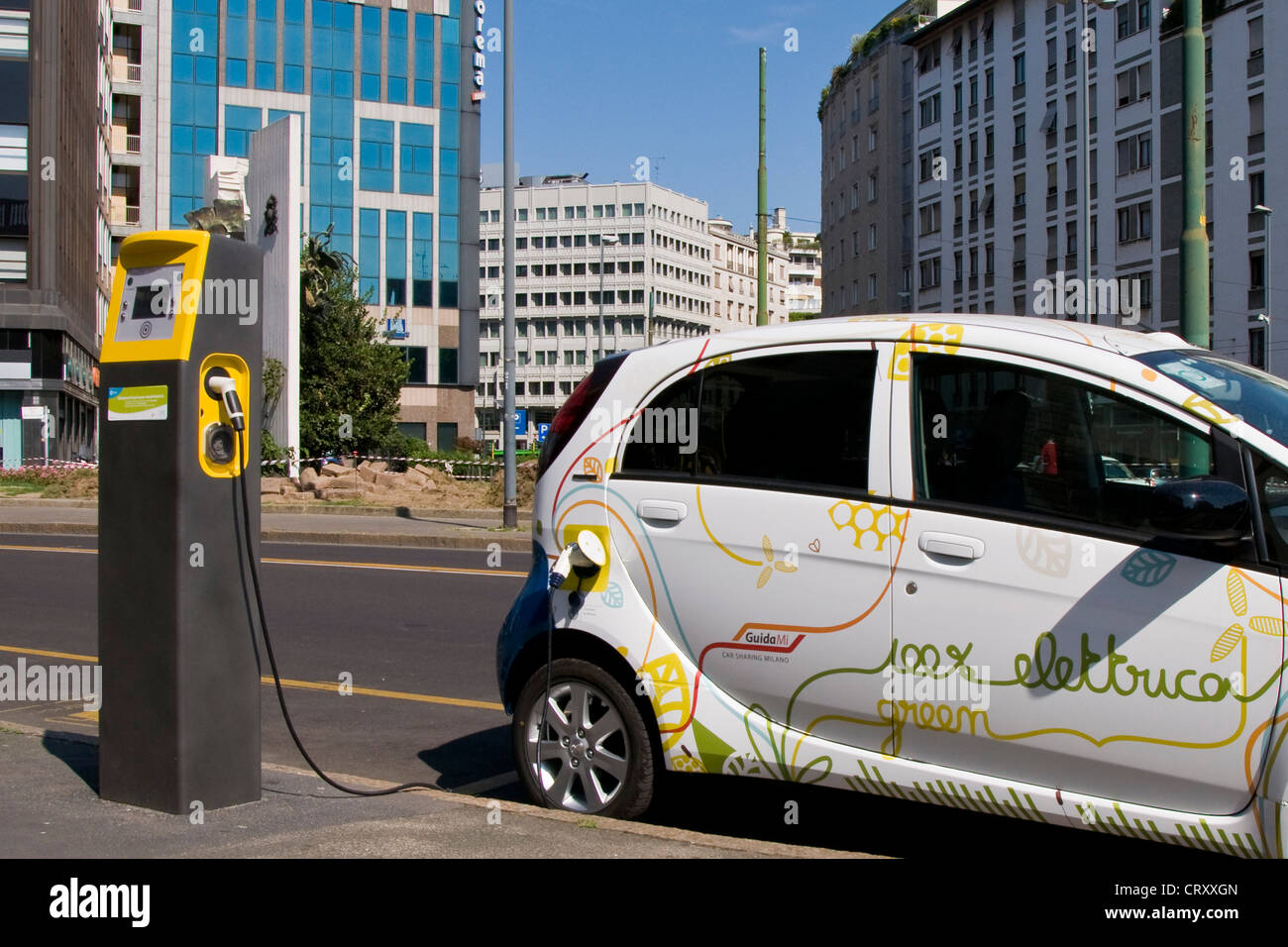 Car sharing milano immagini e fotografie stock ad alta risoluzione - Alamy
