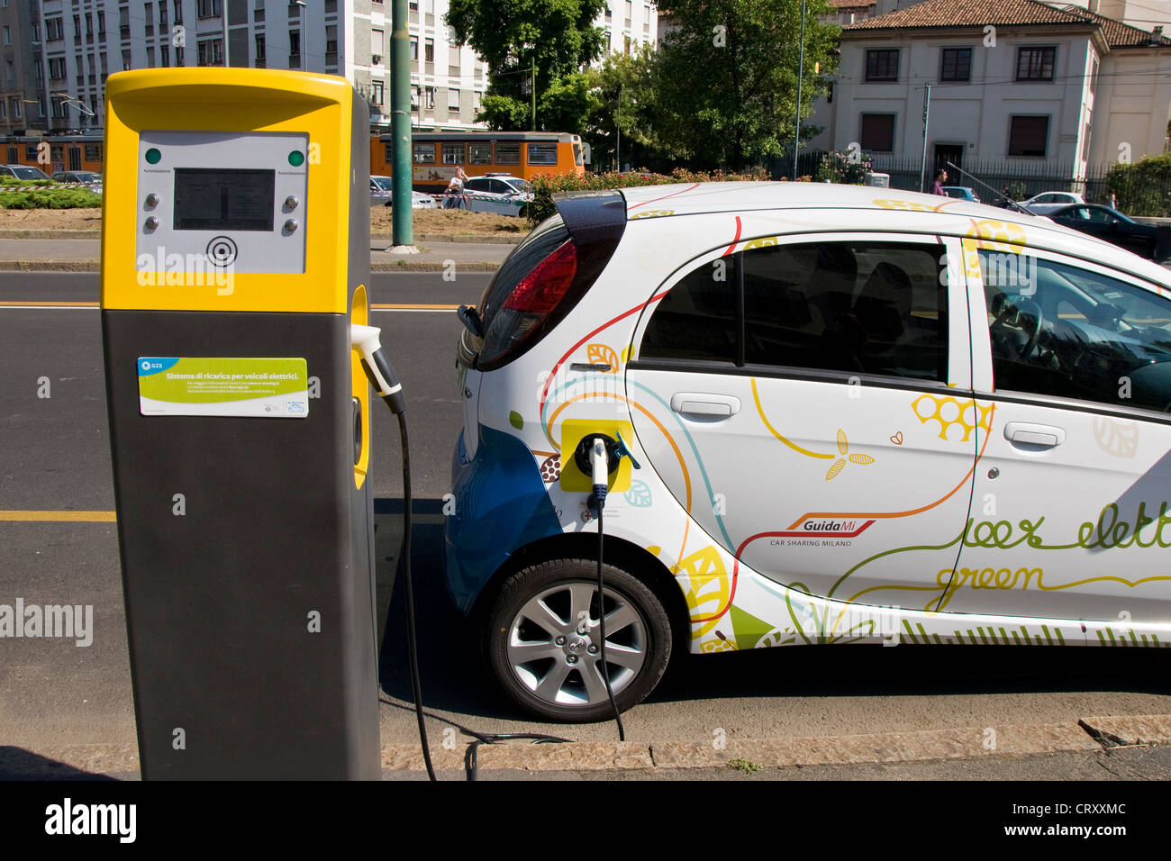 Car sharing milano immagini e fotografie stock ad alta risoluzione - Alamy