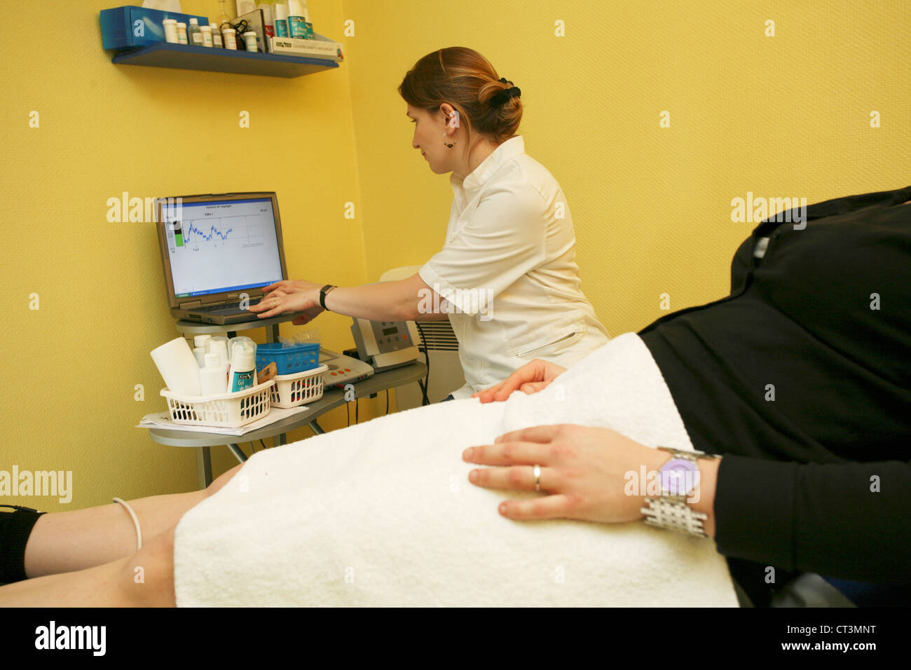 Perineo female immagini e fotografie stock ad alta risoluzione - Alamy