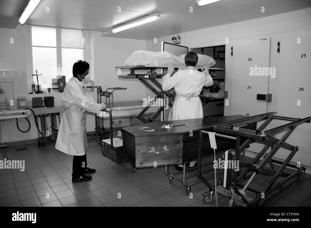 Camera mortuaria Foto e Immagini Stock in Bianco e Nero - Alamy