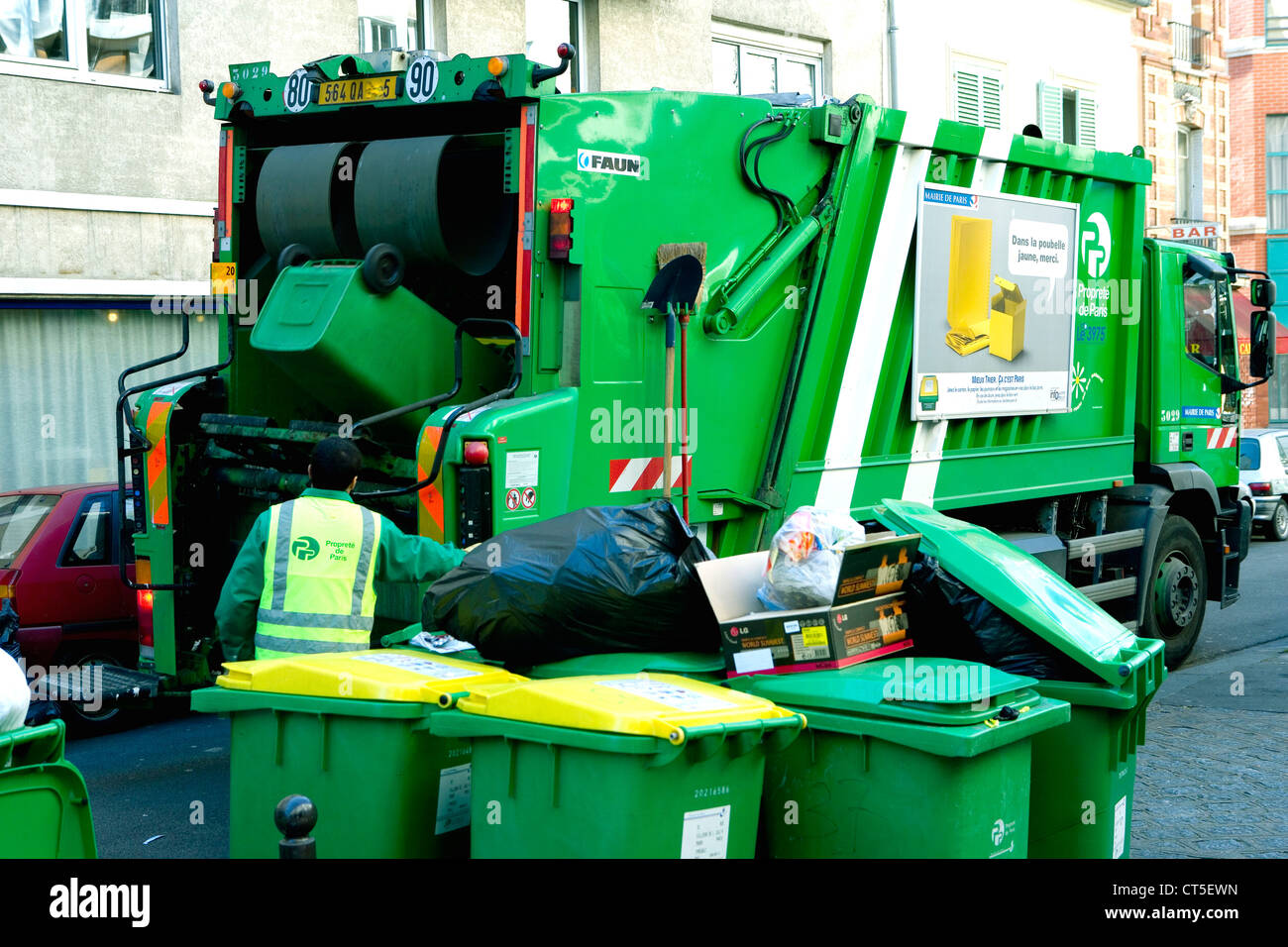 Veicoli per la raccolta dei rifiuti immagini e fotografie stock ad alta ...