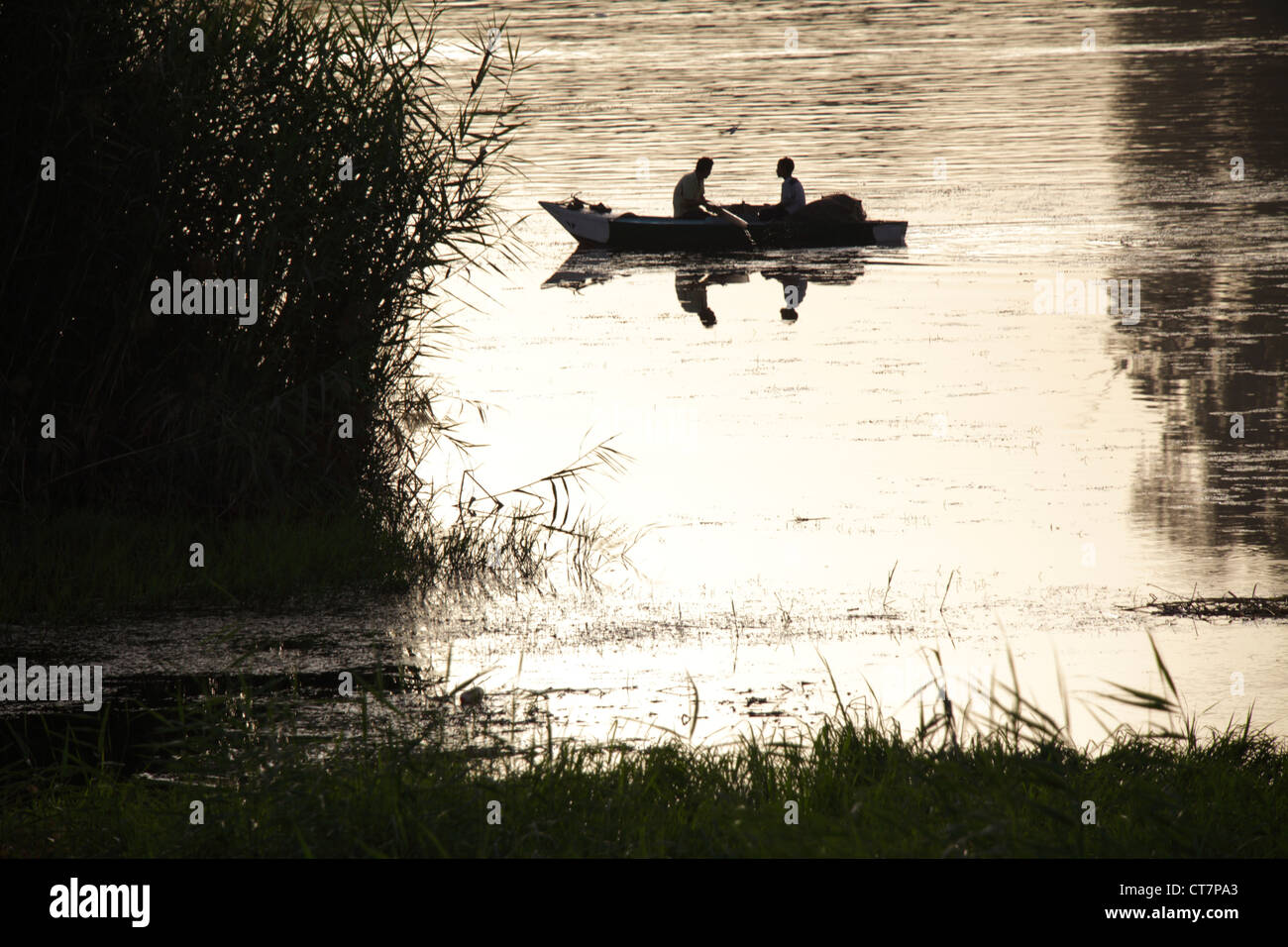 Barca feluca immagini e fotografie stock ad alta risoluzione - Alamy