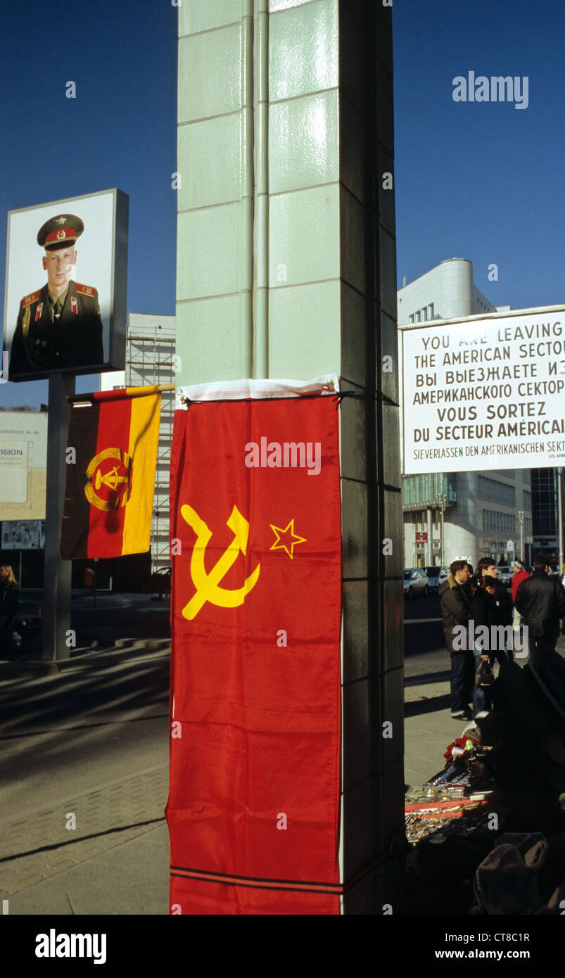 Picture russian soldier checkpoint charlie immagini e fotografie stock ...