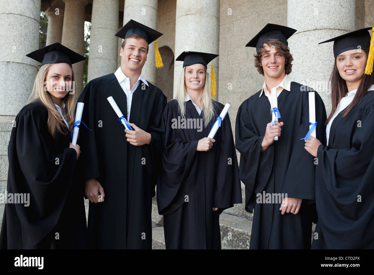 Laureati maschi immagini e fotografie stock ad alta risoluzione - Alamy