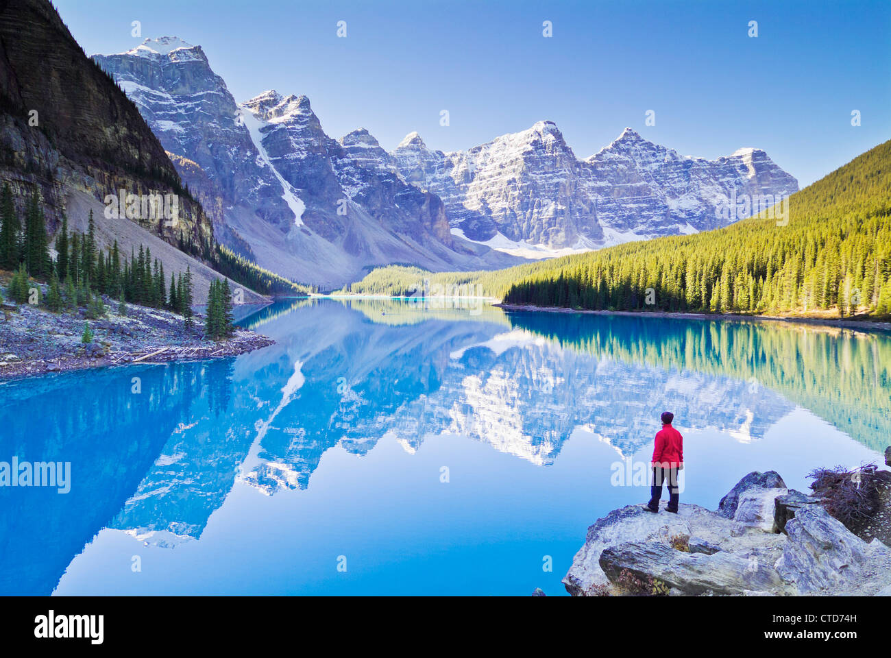 valle-dei-dieci-picchi-e-glaciale-lago-moraine-il-parco-nazionale-di