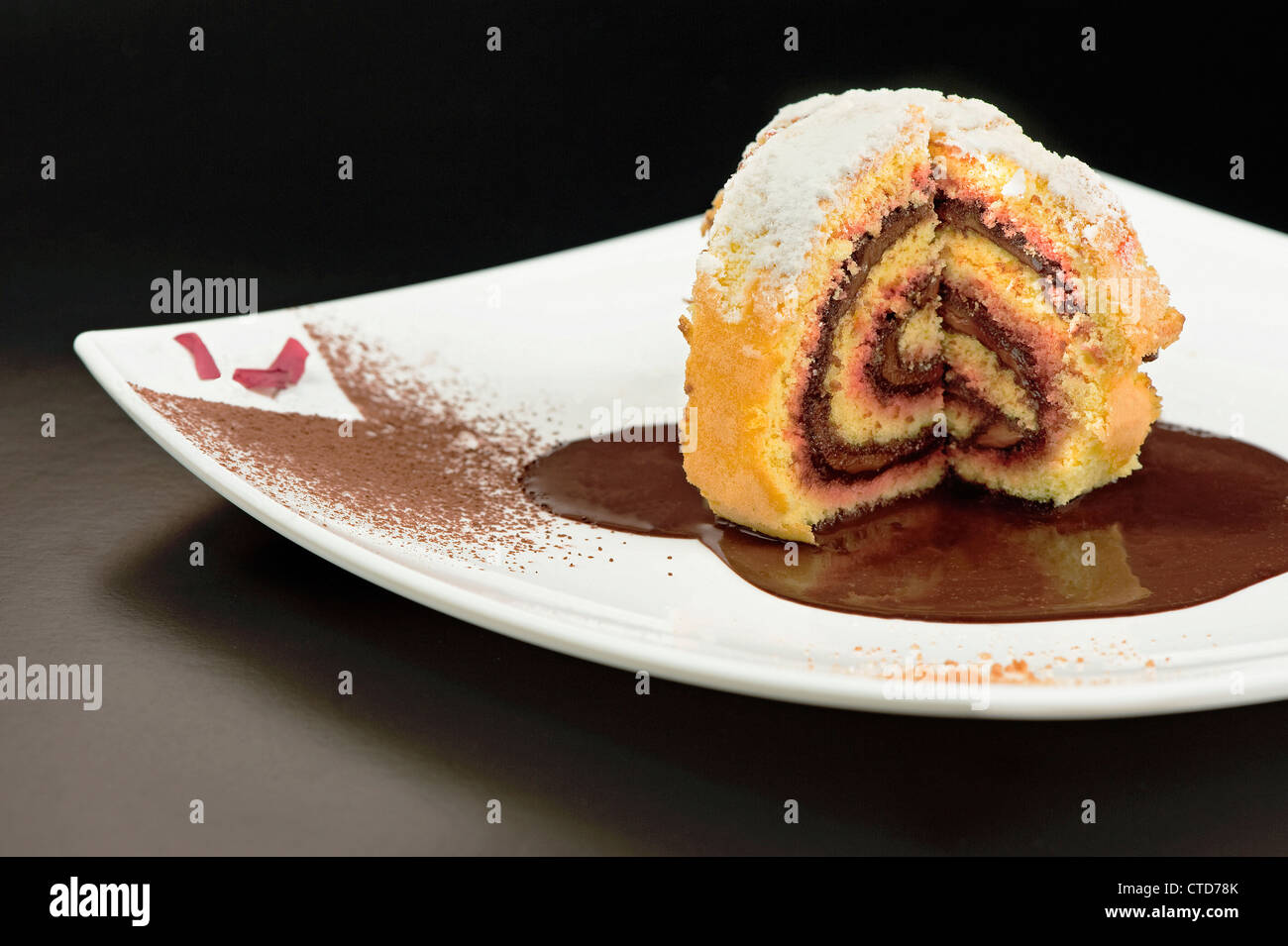 Dolce tipico italiano con cioccolato immagini e fotografie stock ad ...