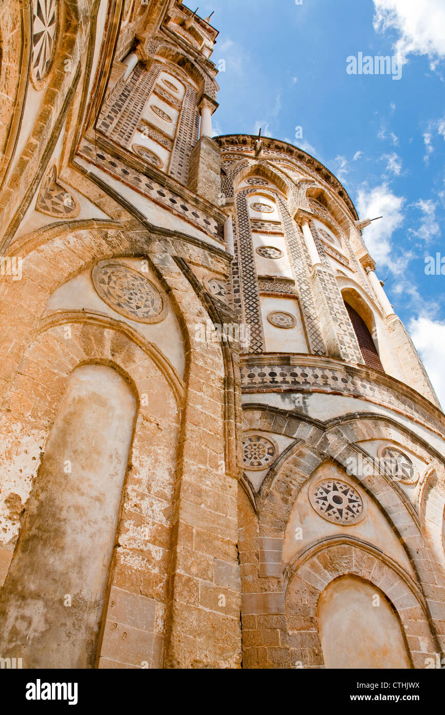 Facciata di abside antica cattedrale normanna - Duomo di Monreale ...