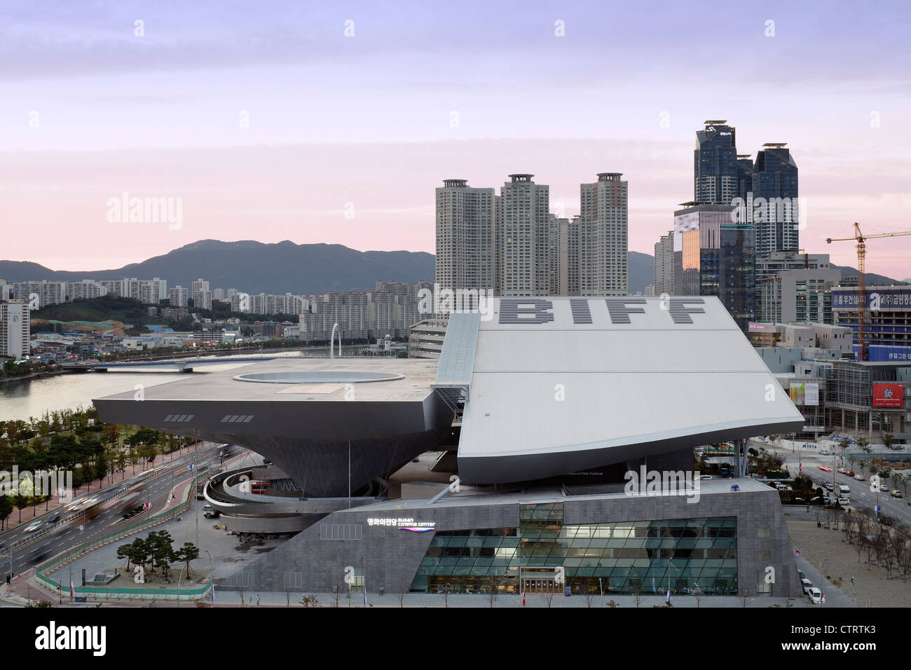 Busan cinema center immagini e fotografie stock ad alta risoluzione - Alamy